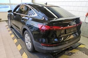 Black Audi E-Tron 2023 in Riga, with an engine capacity of 0.00 L and mileage of 32 thousand km for 35550 €, photo 3 on AUTOMOTO.COM.LV