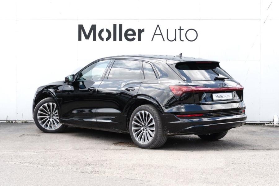 Black Audi E-Tron 2023 in Riga, with an engine capacity of 0.00 L and mileage of 58 thousand km for 37850 €, photo 4 on AUTOMOTO.COM.LV