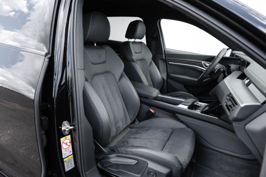 Black Audi E-Tron 2023 in Riga, with an engine capacity of 0.00 L and mileage of 58 thousand km for 37850 €, photo 8 on AUTOMOTO.COM.LV