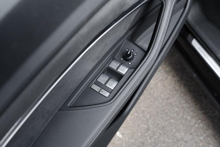 Black Audi E-Tron 2023 in Riga, with an engine capacity of 0.00 L and mileage of 58 thousand km for 37850 €, photo 12 on AUTOMOTO.COM.LV