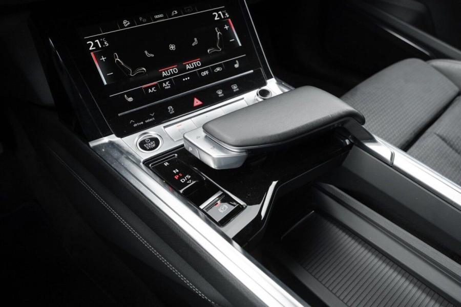 Black Audi E-Tron 2023 in Riga, with an engine capacity of 0.00 L and mileage of 58 thousand km for 37850 €, photo 20 on AUTOMOTO.COM.LV