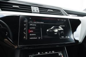 Black Audi E-Tron 2023 in Riga, with an engine capacity of 0.00 L and mileage of 58 thousand km for 37850 €, photo 26 on AUTOMOTO.COM.LV
