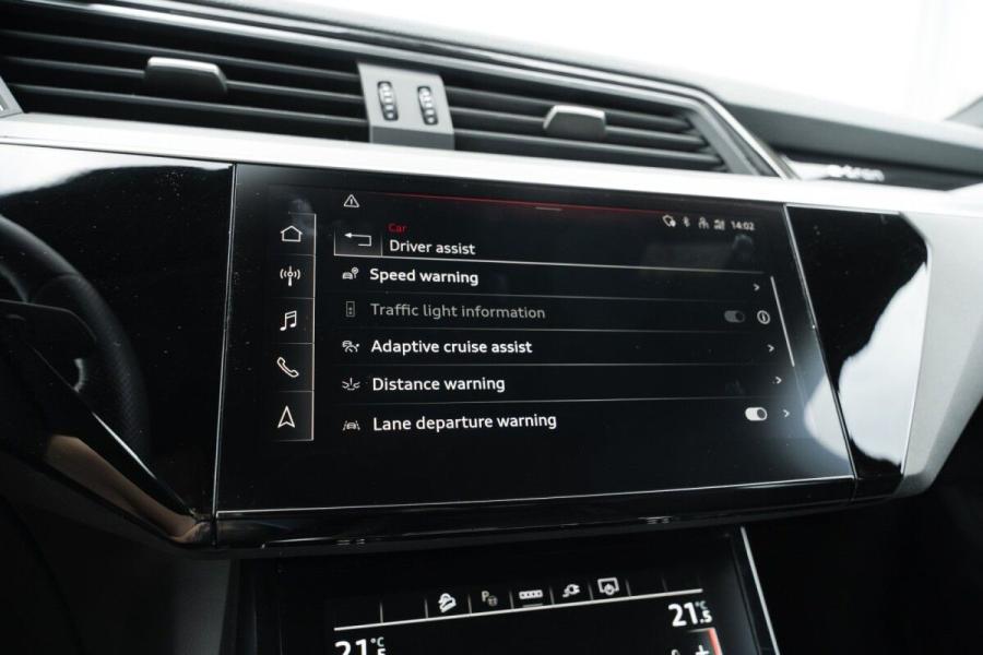 Black Audi E-Tron 2023 in Riga, with an engine capacity of 0.00 L and mileage of 58 thousand km for 37850 €, photo 29 on AUTOMOTO.COM.LV
