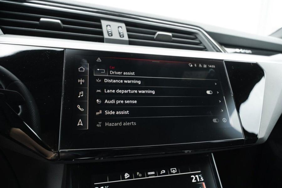 Black Audi E-Tron 2023 in Riga, with an engine capacity of 0.00 L and mileage of 58 thousand km for 37850 €, photo 30 on AUTOMOTO.COM.LV