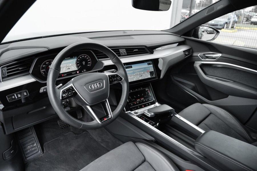 Black Audi E-Tron 2023 in Riga, with an engine capacity of 0.00 L and mileage of 58 thousand km for 37850 €, photo 35 on AUTOMOTO.COM.LV