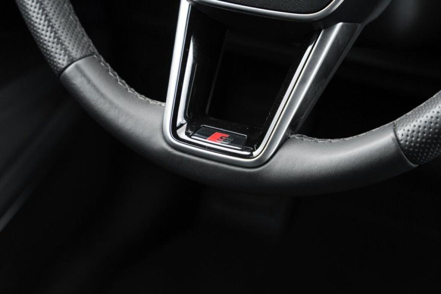 Black Audi E-Tron 2023 in Riga, with an engine capacity of 0.00 L and mileage of 58 thousand km for 37850 €, photo 37 on AUTOMOTO.COM.LV
