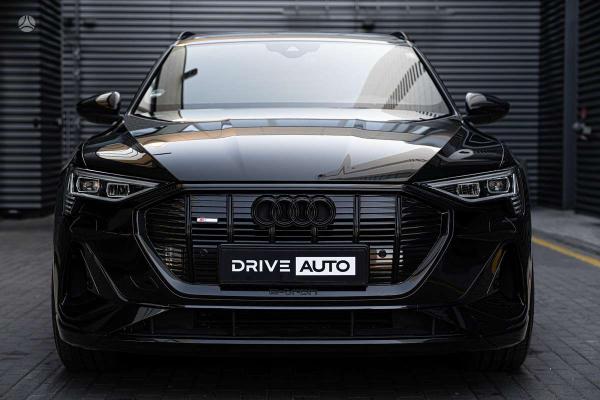 Black Audi E-Tron 2023 in Vilnius, with an engine capacity of 0.00 L and mileage of 100 thousand km for 33900 €, photo 4 on AUTOMOTO.COM.LV
