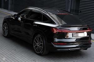 Черный Ауди E-Tron 2023 в Вильнюс, объемом двигателя 0.00 л и пробегом 100 тыс. км за 33900 €, фото 6 на AUTOMOTO.COM.LV