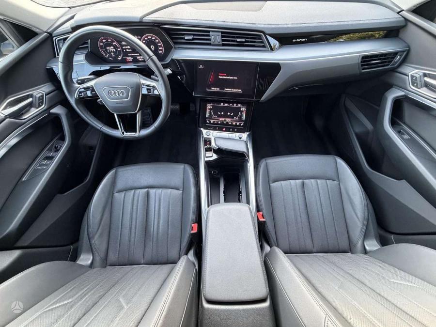 Черный Ауди E-Tron 2023 в Вильнюс, объемом двигателя 0.00 л и пробегом 54 тыс. км за 35800 €, фото 10 на AUTOMOTO.COM.LV