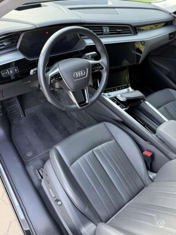 Black Audi E-Tron 2023 in Vilnius, with an engine capacity of 0.00 L and mileage of 54 thousand km for 35800 €, photo 10 on AUTOMOTO.COM.LV