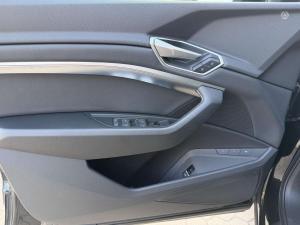 Черный Ауди E-Tron 2023 в Вильнюс, объемом двигателя 0.00 л и пробегом 54 тыс. км за 35800 €, фото 34 на AUTOMOTO.COM.LV