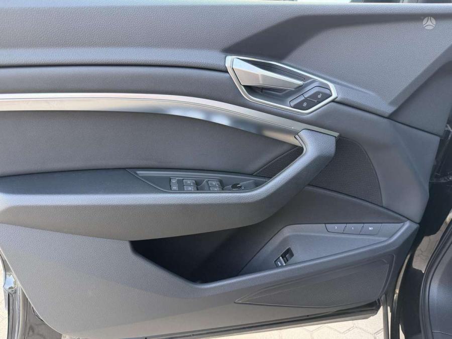Черный Ауди E-Tron 2023 в Вильнюс, объемом двигателя 0.00 л и пробегом 54 тыс. км за 35800 €, фото 34 на AUTOMOTO.COM.LV