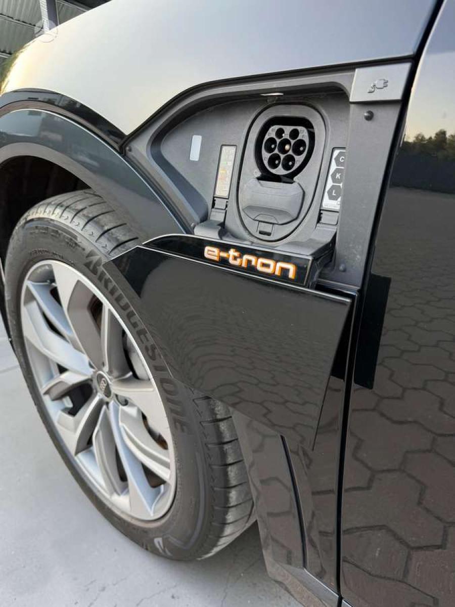 Черный Ауди E-Tron 2023 в Вильнюс, объемом двигателя 0.00 л и пробегом 54 тыс. км за 35800 €, фото 35 на AUTOMOTO.COM.LV