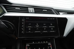 Melns Audi E-Tron 2023 Mārupe, ar dzinēja tilpumu 0.00 L un nobraukumu 28 tūkst. km par 43300 €, foto 22 vietnē AUTOMOTO.COM.LV