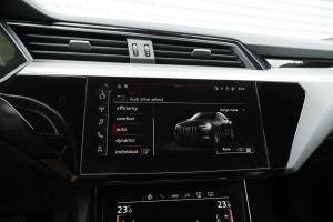 Melns Audi E-Tron 2023 Mārupe, ar dzinēja tilpumu 0.00 L un nobraukumu 28 tūkst. km par 43300 €, foto 23 vietnē AUTOMOTO.COM.LV