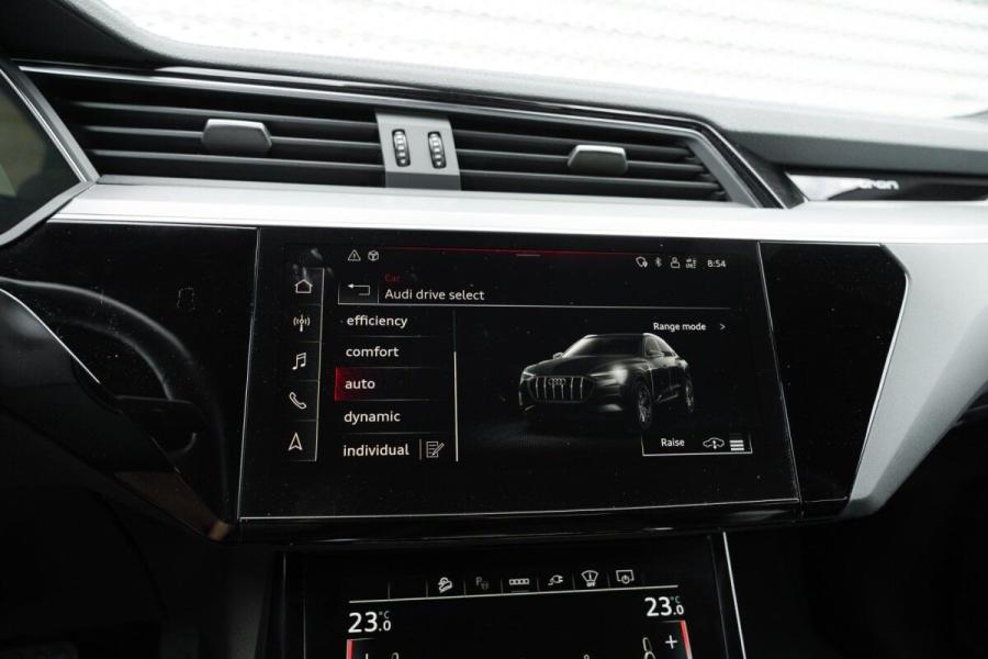 Melns Audi E-Tron 2023 Mārupe, ar dzinēja tilpumu 0.00 L un nobraukumu 28 tūkst. km par 43300 €, foto 23 vietnē AUTOMOTO.COM.LV