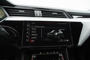 Melns Audi E-Tron 2023 Mārupe, ar dzinēja tilpumu 0.00 L un nobraukumu 28 tūkst. km par 43300 €, foto 24 vietnē AUTOMOTO.COM.LV