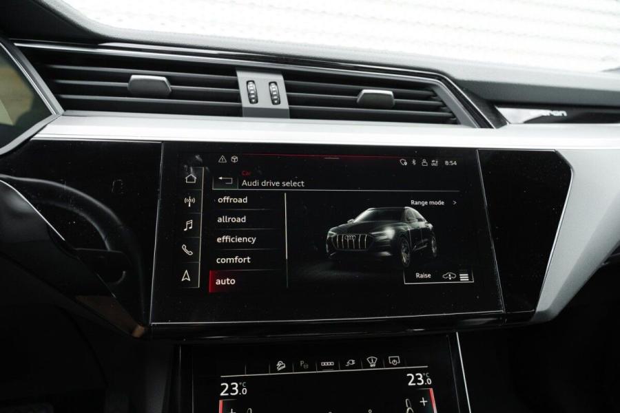 Melns Audi E-Tron 2023 Mārupe, ar dzinēja tilpumu 0.00 L un nobraukumu 28 tūkst. km par 43300 €, foto 24 vietnē AUTOMOTO.COM.LV