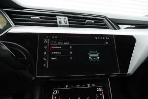 Melns Audi E-Tron 2023 Mārupe, ar dzinēja tilpumu 0.00 L un nobraukumu 28 tūkst. km par 43300 €, foto 25 vietnē AUTOMOTO.COM.LV