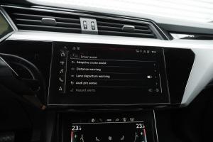 Melns Audi E-Tron 2023 Mārupe, ar dzinēja tilpumu 0.00 L un nobraukumu 28 tūkst. km par 43300 €, foto 27 vietnē AUTOMOTO.COM.LV