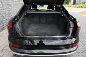 Melns Audi E-Tron 2023 Mārupe, ar dzinēja tilpumu 0.00 L un nobraukumu 28 tūkst. km par 43300 €, foto 31 vietnē AUTOMOTO.COM.LV