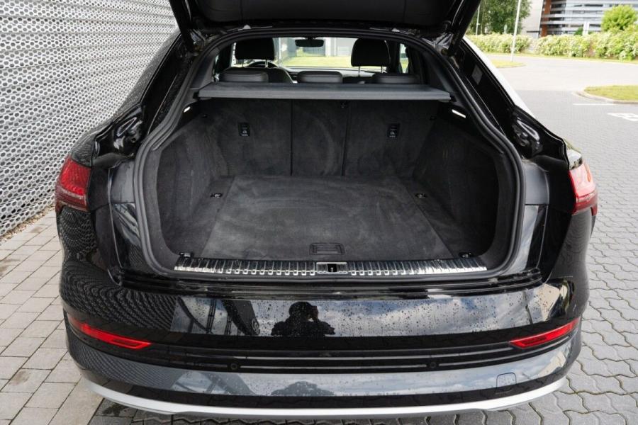 Melns Audi E-Tron 2023 Mārupe, ar dzinēja tilpumu 0.00 L un nobraukumu 28 tūkst. km par 43300 €, foto 31 vietnē AUTOMOTO.COM.LV
