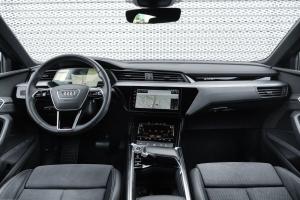 Melns Audi E-Tron 2023 Mārupe, ar dzinēja tilpumu 0.00 L un nobraukumu 41 tūkst. km par 42150 €, foto 7 vietnē AUTOMOTO.COM.LV