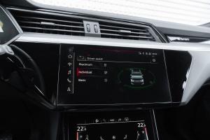 Melns Audi E-Tron 2023 Mārupe, ar dzinēja tilpumu 0.00 L un nobraukumu 41 tūkst. km par 42150 €, foto 26 vietnē AUTOMOTO.COM.LV