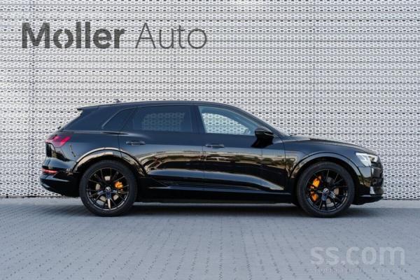 Black Audi E-Tron 2023 in Riga, with an engine capacity of 0.00 L and mileage of 41 thousand km for 42150 €, photo 5 on AUTOMOTO.COM.LV