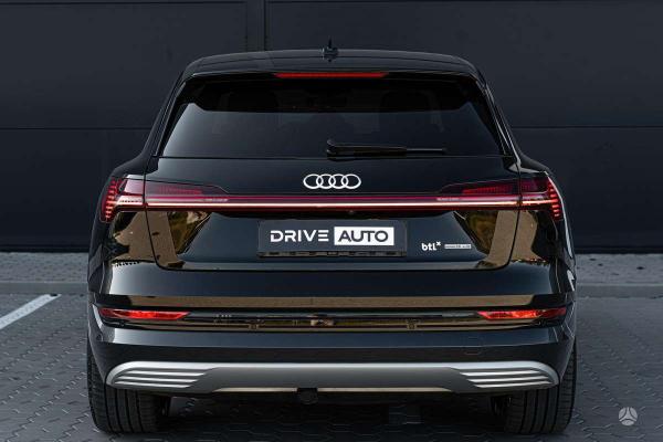 Melns Audi E-Tron 2023 Viļņa, ar dzinēja tilpumu 0.00 L un nobraukumu 97 tūkst. km par 32900 €, foto 4 vietnē AUTOMOTO.COM.LV