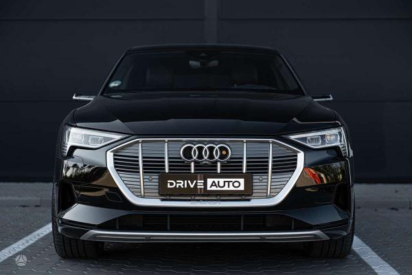 Melns Audi E-Tron 2023 Viļņa, ar dzinēja tilpumu 0.00 L un nobraukumu 97 tūkst. km par 32900 €, foto 5 vietnē AUTOMOTO.COM.LV
