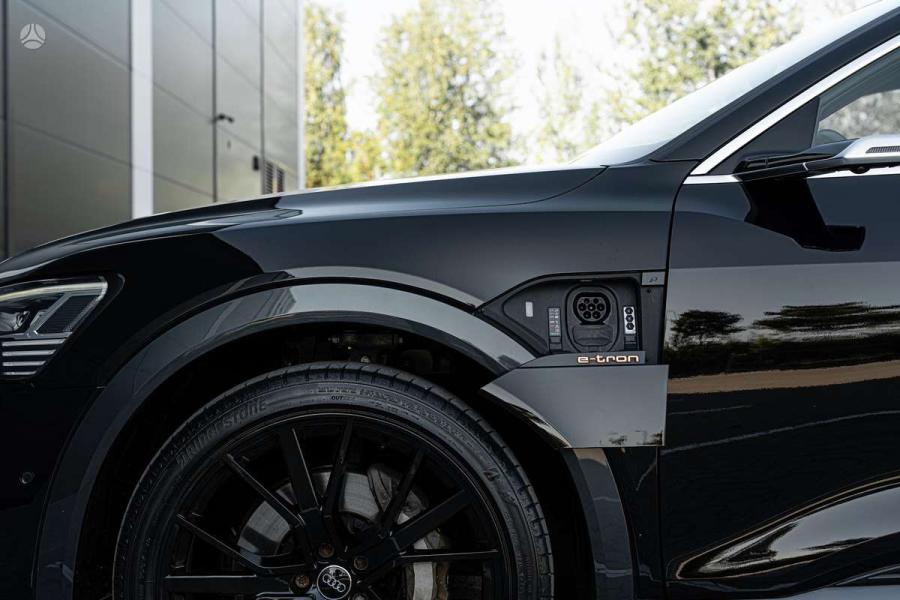 Черный Ауди E-Tron 2023 в Вильнюс, объемом двигателя 0.00 л и пробегом 97 тыс. км за 32900 €, фото 22 на AUTOMOTO.COM.LV