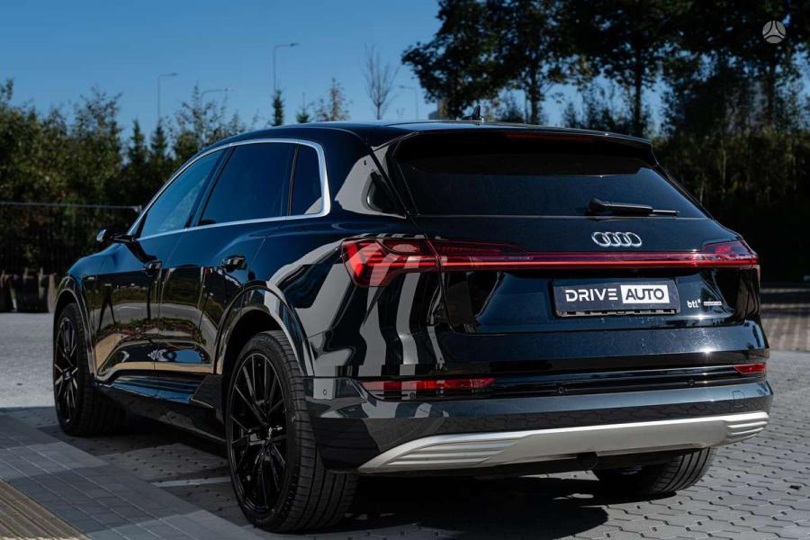 Черный Ауди E-Tron 2023 в Вильнюс, объемом двигателя 0.00 л и пробегом 97 тыс. км за 32900 €, фото 24 на AUTOMOTO.COM.LV