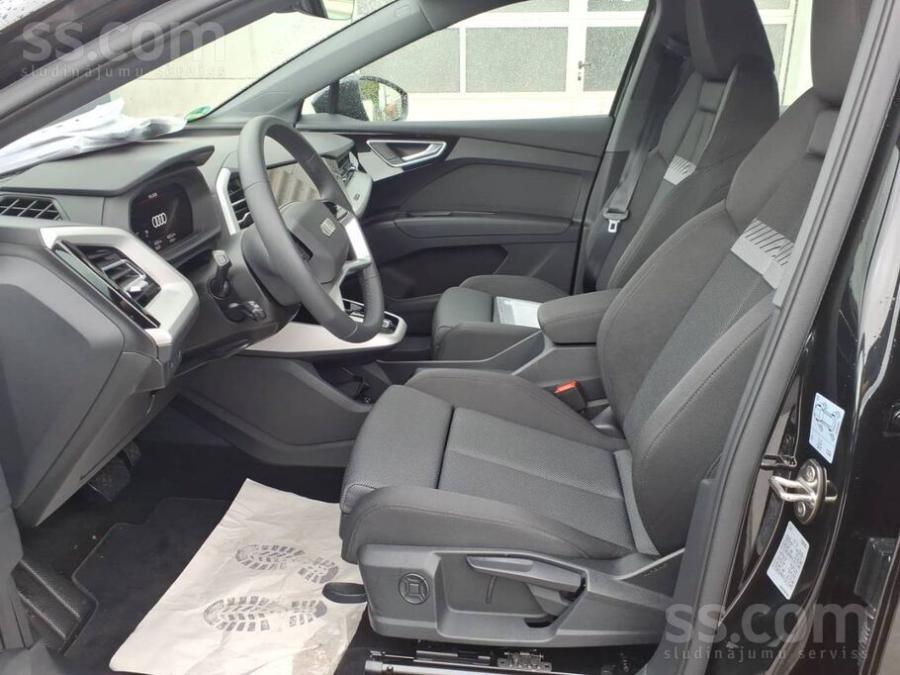 Melns Audi E-Tron 2024 Rīga, ar dzinēja tilpumu 0.00 L un nobraukumu 4 tūkst. km par 39900 €, foto 4 vietnē AUTOMOTO.COM.LV