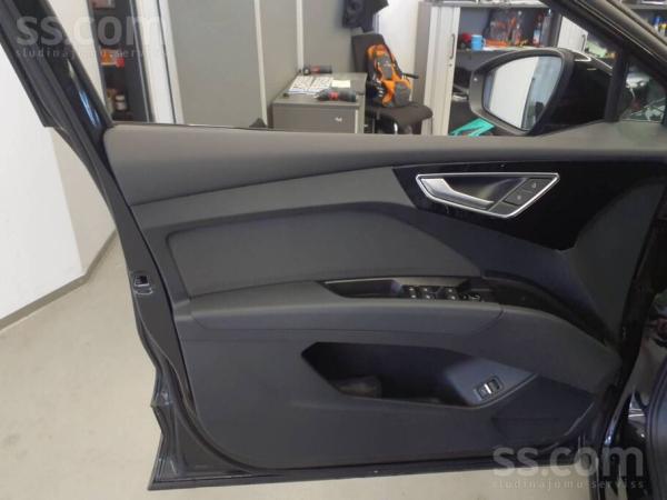 Black Audi E-Tron 2025 in Riga, with an engine capacity of 0.00 L and mileage of 8 thousand km for 42600 €, photo 9 on AUTOMOTO.COM.LV