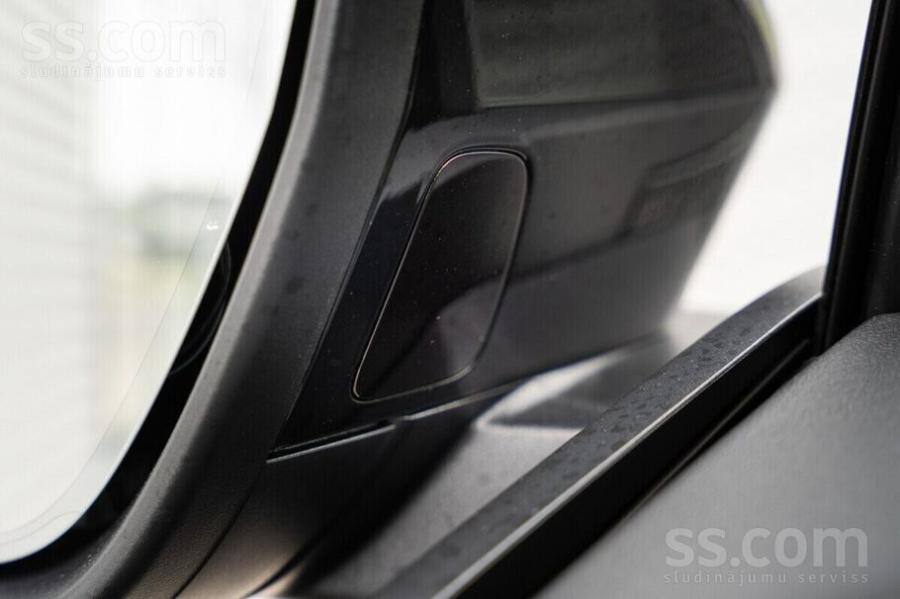 Black Audi E-Tron 2026 in Riga, with an engine capacity of 0.00 L and mileage of 15 thousand km for 61900 €, photo 10 on AUTOMOTO.COM.LV