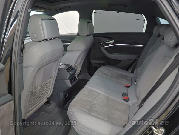 Melns Audi E-Tron 2020 Tallina, ar dzinēja tilpumu 0.00 L un nobraukumu 72 tūkst. km par 37900 €, foto 11 vietnē AUTOMOTO.COM.LV