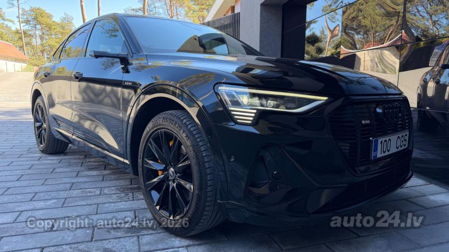 Черный Ауди E-Tron 2020 в Таллин, объемом двигателя 0.00 л и пробегом 88 тыс. км за 37900 €, фото 8 на AUTOMOTO.COM.LV