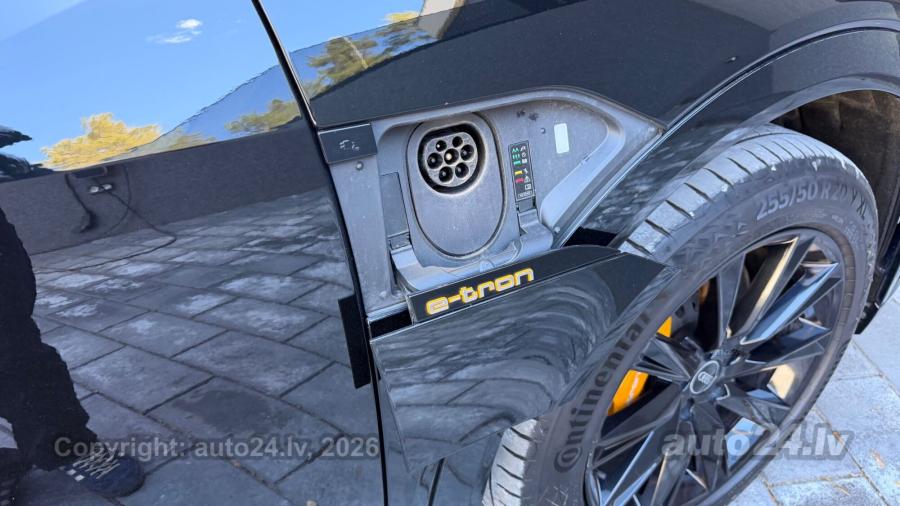 Черный Ауди E-Tron 2020 в Таллин, объемом двигателя 0.00 л и пробегом 88 тыс. км за 37900 €, фото 10 на AUTOMOTO.COM.LV