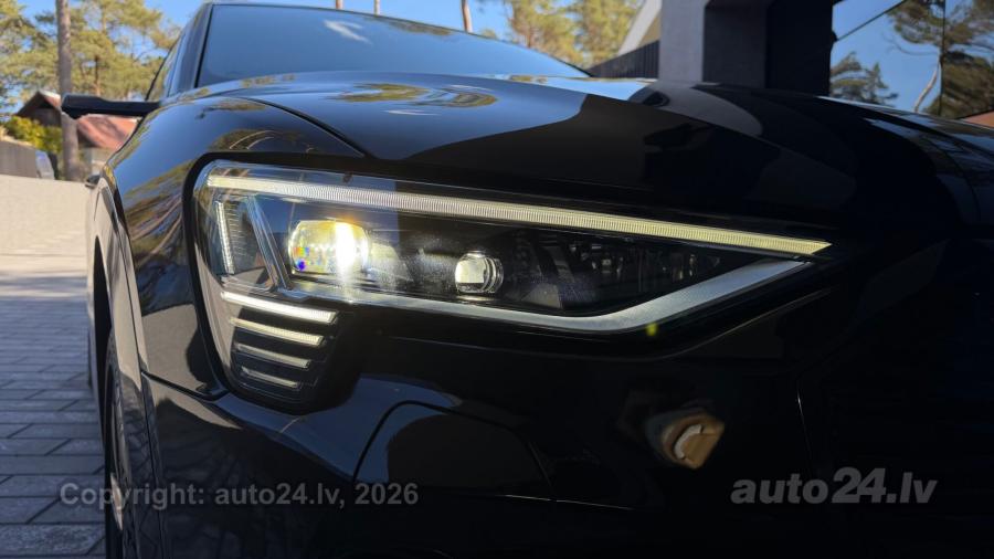 Черный Ауди E-Tron 2020 в Таллин, объемом двигателя 0.00 л и пробегом 88 тыс. км за 37900 €, фото 13 на AUTOMOTO.COM.LV