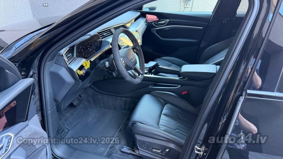Черный Ауди E-Tron 2020 в Таллин, объемом двигателя 0.00 л и пробегом 88 тыс. км за 37900 €, фото 16 на AUTOMOTO.COM.LV