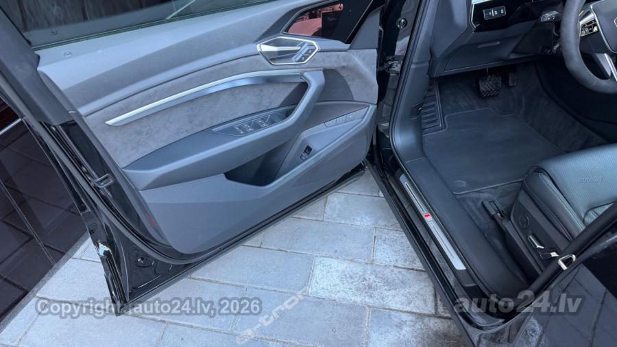 Черный Ауди E-Tron 2020 в Таллин, объемом двигателя 0.00 л и пробегом 88 тыс. км за 37900 €, фото 18 на AUTOMOTO.COM.LV