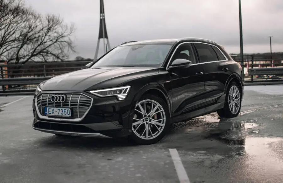 Black Audi E-Tron 2020 in Riga, with an engine capacity of 0.00 L and mileage of 48 thousand km for 41150 €, photo 1 on AUTOMOTO.COM.LV