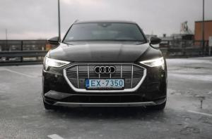 Black Audi E-Tron 2020 in Riga, with an engine capacity of 0.00 L and mileage of 48 thousand km for 41150 €, photo 5 on AUTOMOTO.COM.LV