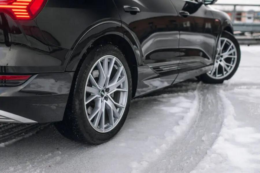 Black Audi E-Tron 2020 in Riga, with an engine capacity of 0.00 L and mileage of 48 thousand km for 41150 €, photo 7 on AUTOMOTO.COM.LV