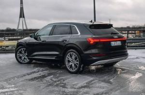 Black Audi E-Tron 2020 in Riga, with an engine capacity of 0.00 L and mileage of 48 thousand km for 41150 €, photo 8 on AUTOMOTO.COM.LV