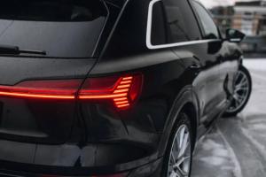Black Audi E-Tron 2020 in Riga, with an engine capacity of 0.00 L and mileage of 48 thousand km for 41150 €, photo 9 on AUTOMOTO.COM.LV