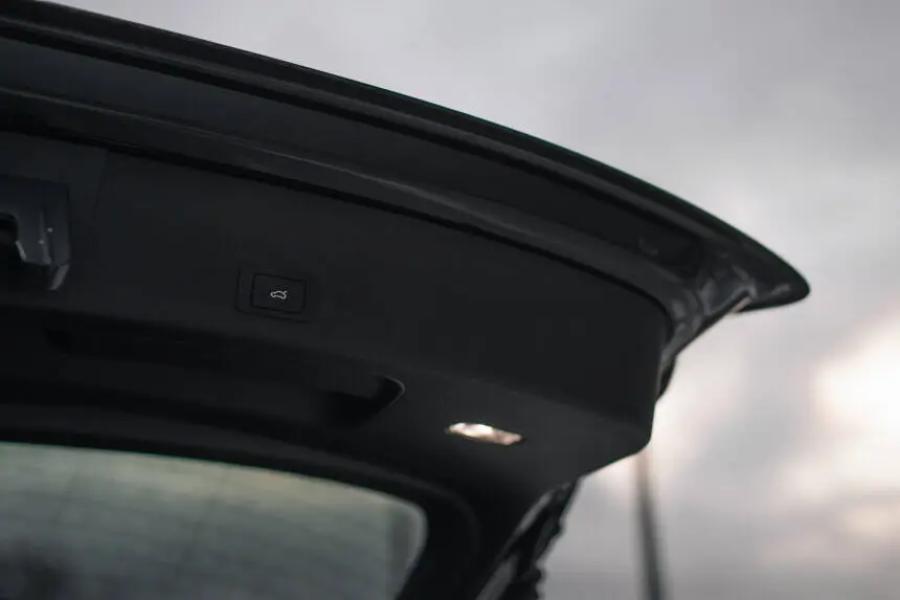 Black Audi E-Tron 2020 in Riga, with an engine capacity of 0.00 L and mileage of 48 thousand km for 41150 €, photo 15 on AUTOMOTO.COM.LV