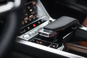 Black Audi E-Tron 2020 in Riga, with an engine capacity of 0.00 L and mileage of 48 thousand km for 41150 €, photo 17 on AUTOMOTO.COM.LV