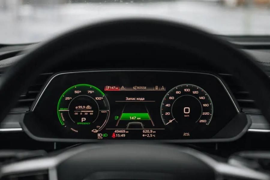 Black Audi E-Tron 2020 in Riga, with an engine capacity of 0.00 L and mileage of 48 thousand km for 41150 €, photo 18 on AUTOMOTO.COM.LV